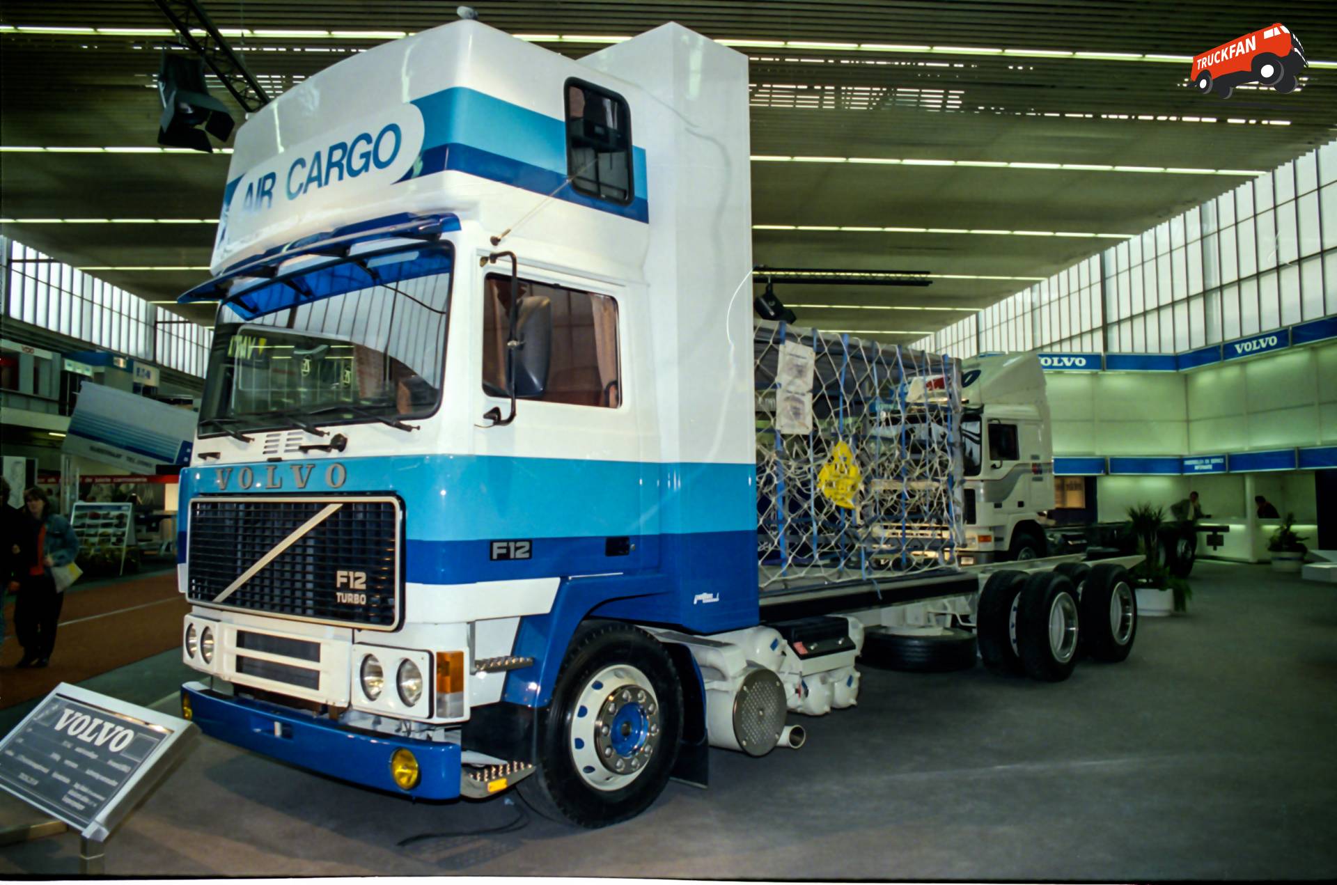 Foto Volvo F12 van KLM NV - TruckFan