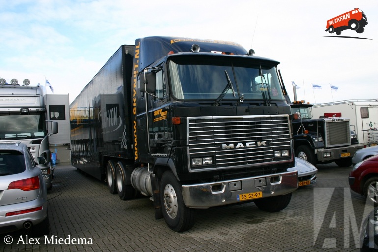 Foto mack MH (Ultraliner) #1343831 - TruckFan