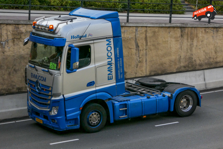 Foto Mercedes-Benz Actros MP4 van Emmucom B.V. - TruckFan