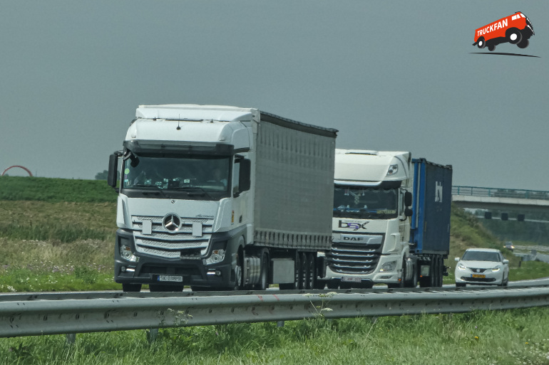 Foto Mercedes-Benz Actros MP4 #1504033 - TruckFan