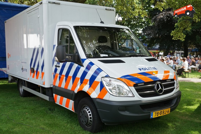 Foto Mercedes-Benz Sprinter van Politie - TruckFan