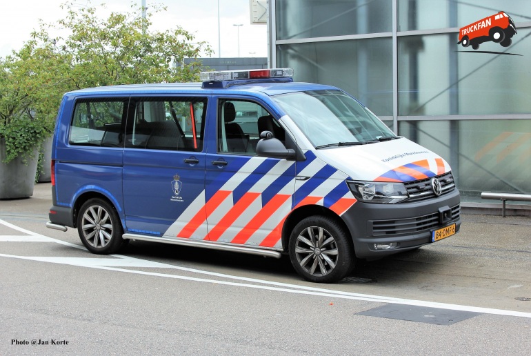 Foto VW Transporter T6 van Koninklijke Marechaussee - TruckFan